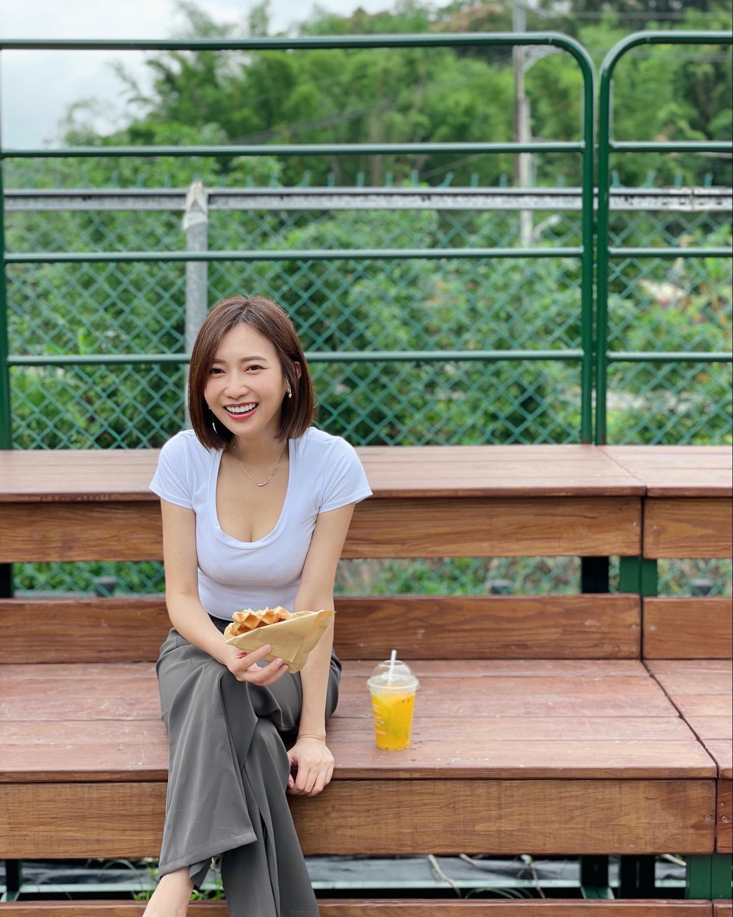 台妹+緊身小白tee | LIHKG 討論區