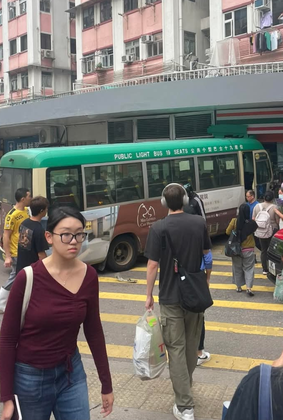 堅尼地城綠VAN疑失控直剷便利店 司機被帶上警車 | 香港 | LIHKG 討論區